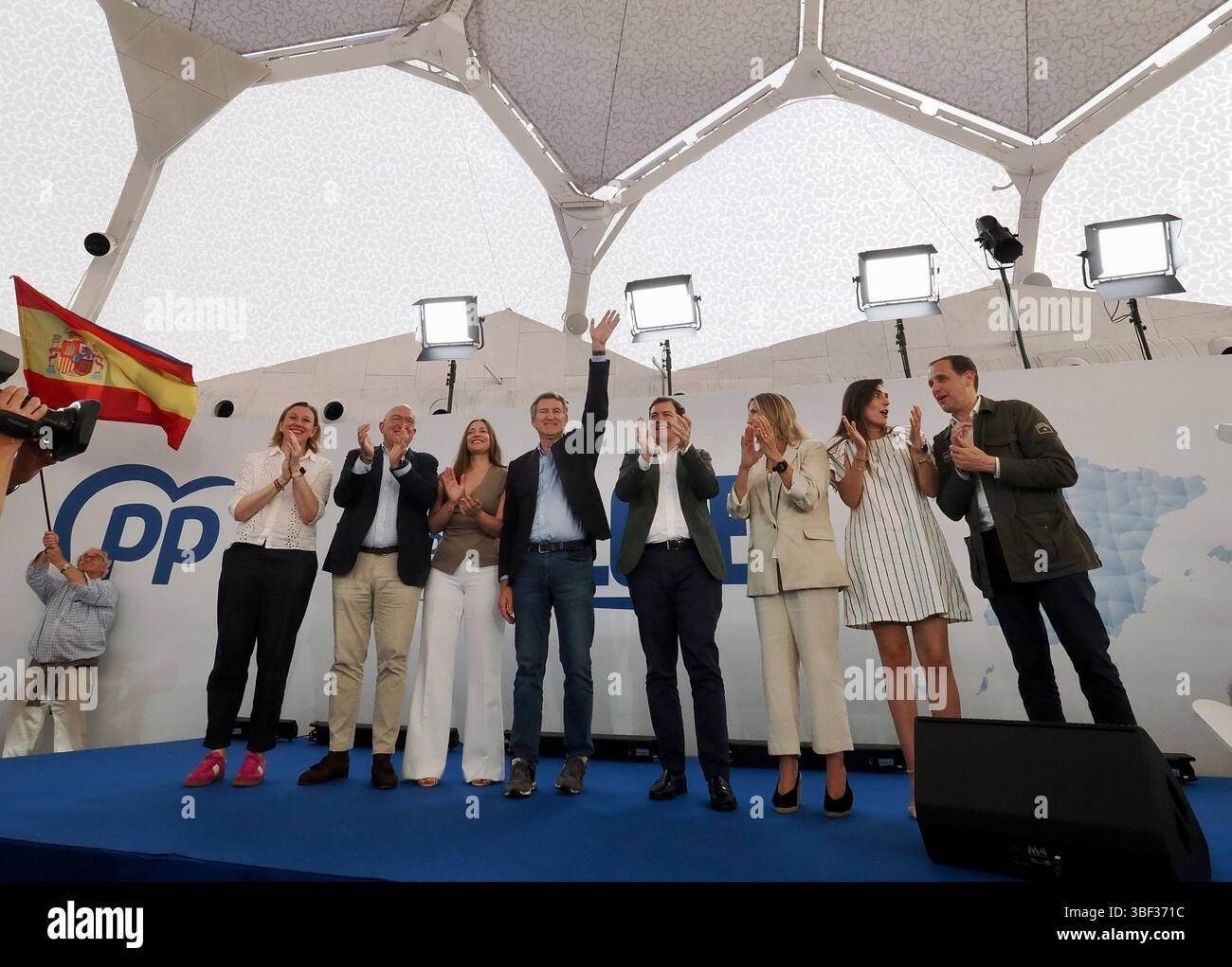 Family photo during the internal campaign before the celebration of the ...