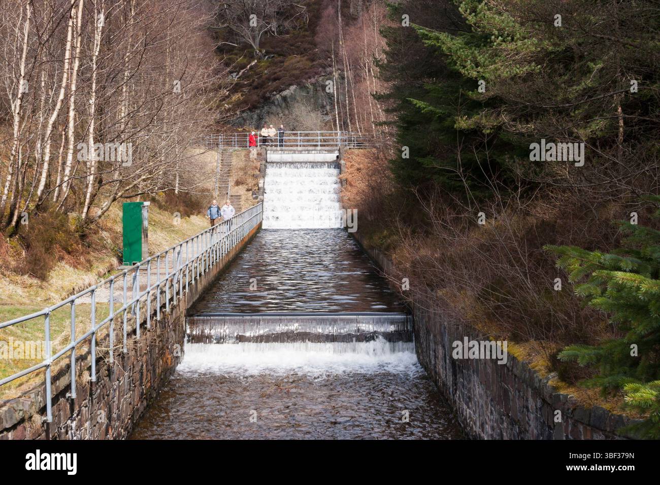 Catchment wall hi-res stock photography and images - Alamy