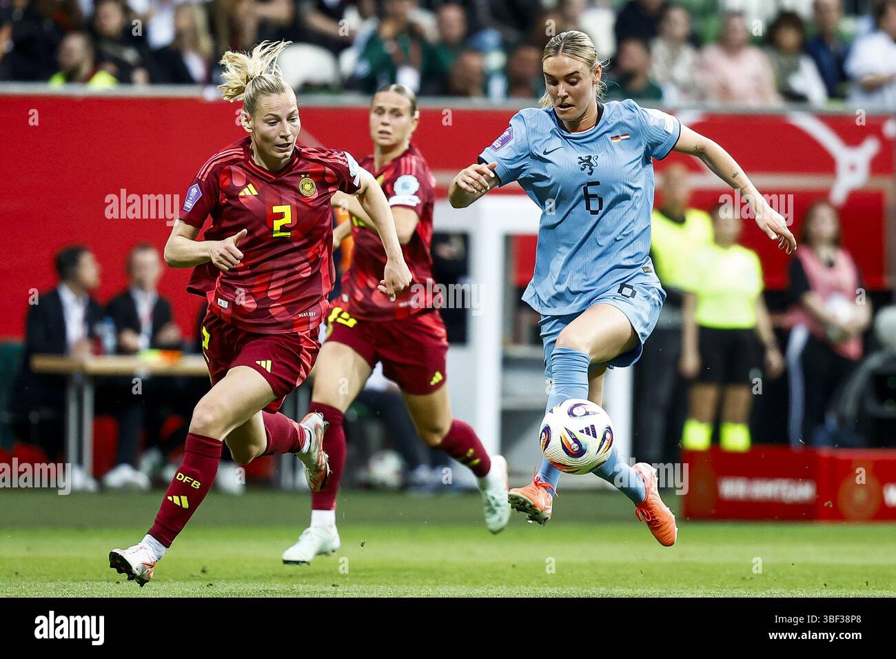 BREMEN - Sarai Linder of Germany in action against Jill Roord of ...