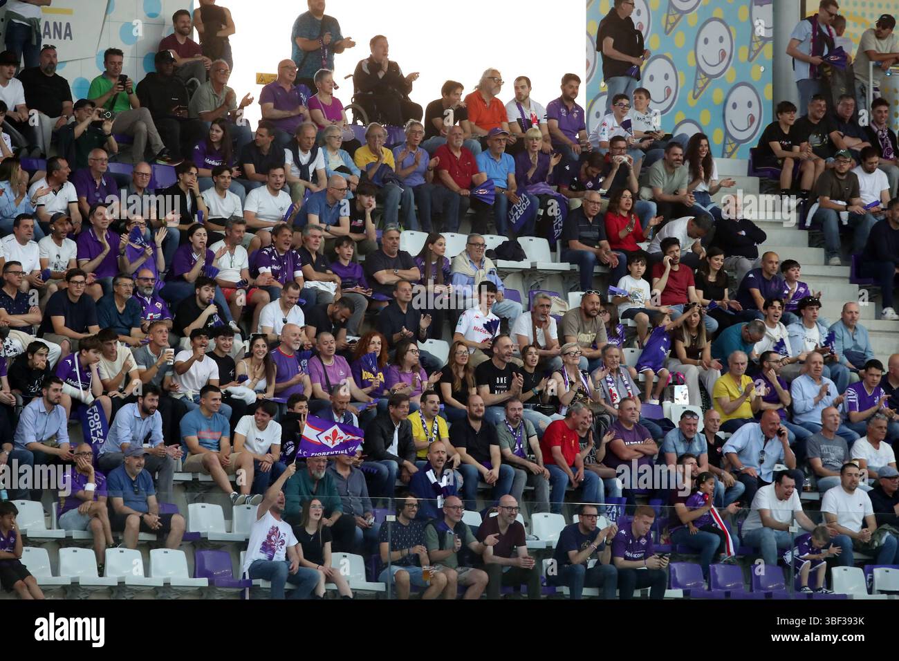 Public during match between Fiorentina and Inter in the final phase of ...