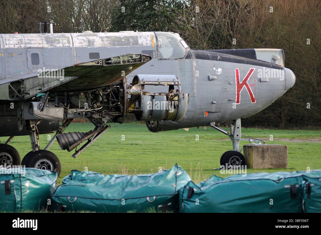 Partly assembled Avro Shackleton at Bruntingthorpe Stock Photo - Alamy