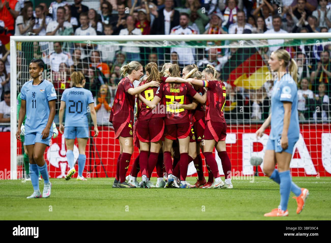 BREMEN - Sarai Linder of Germany celebrates 3-0 during a Nations League ...