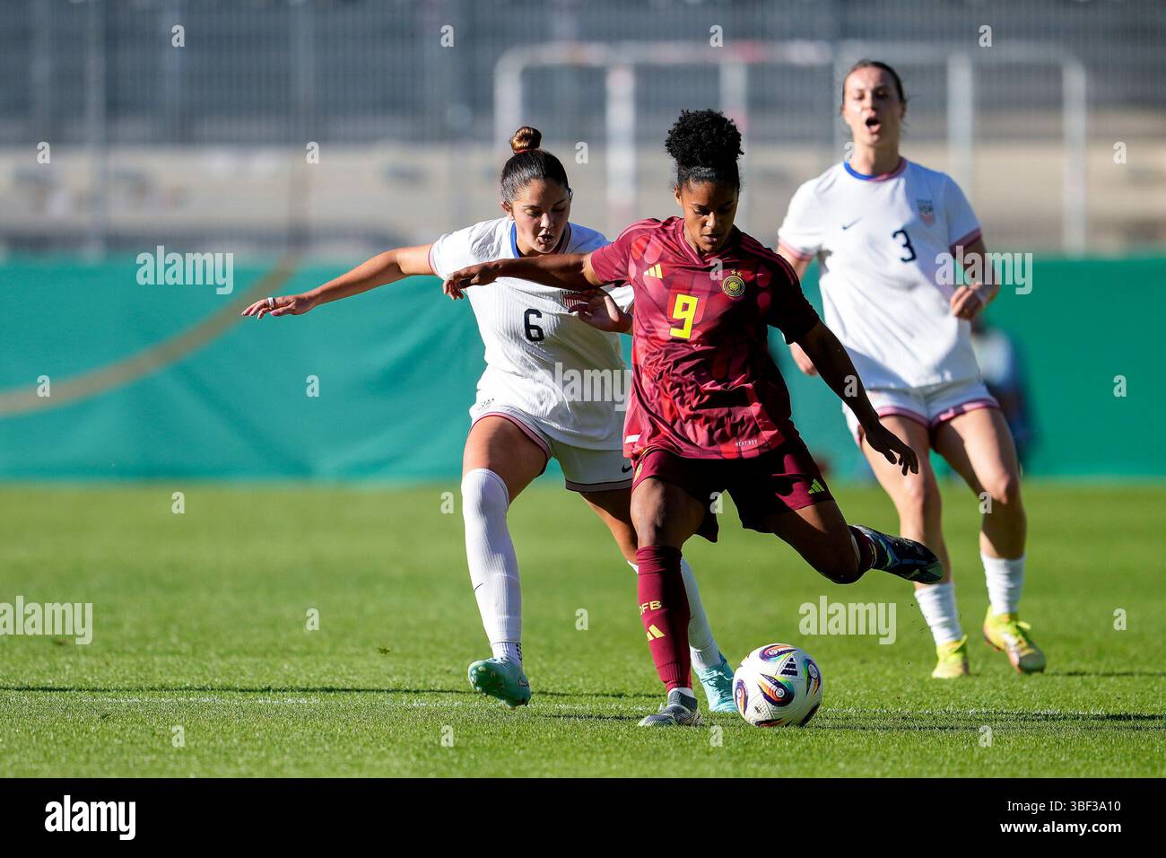 v.li.: Riley Jackson (USA, 6), Shekiera Martinez (Deutschland, 9 ...