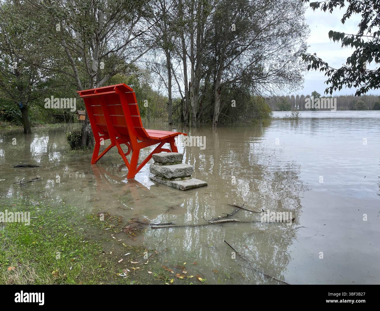 Po river flooding boretto italiy hi-res stock photography and images - Alamy