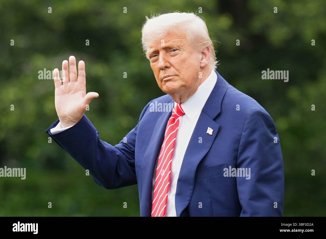 President Donald Trump walks on the South Lawn of the White House ...