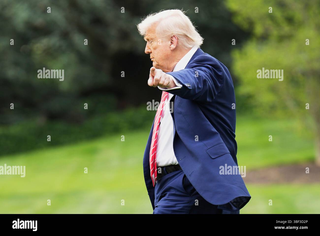 President Donald Trump walks on the South Lawn of the White House ...
