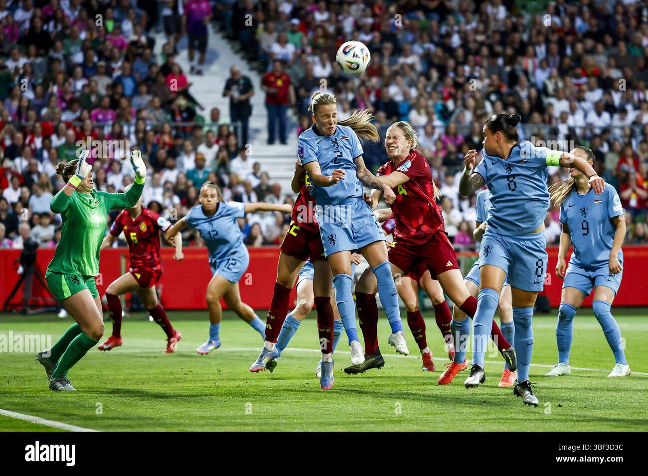 BREMEN - Lynn Wilms of Holland in action against Rebecca Knaak of ...