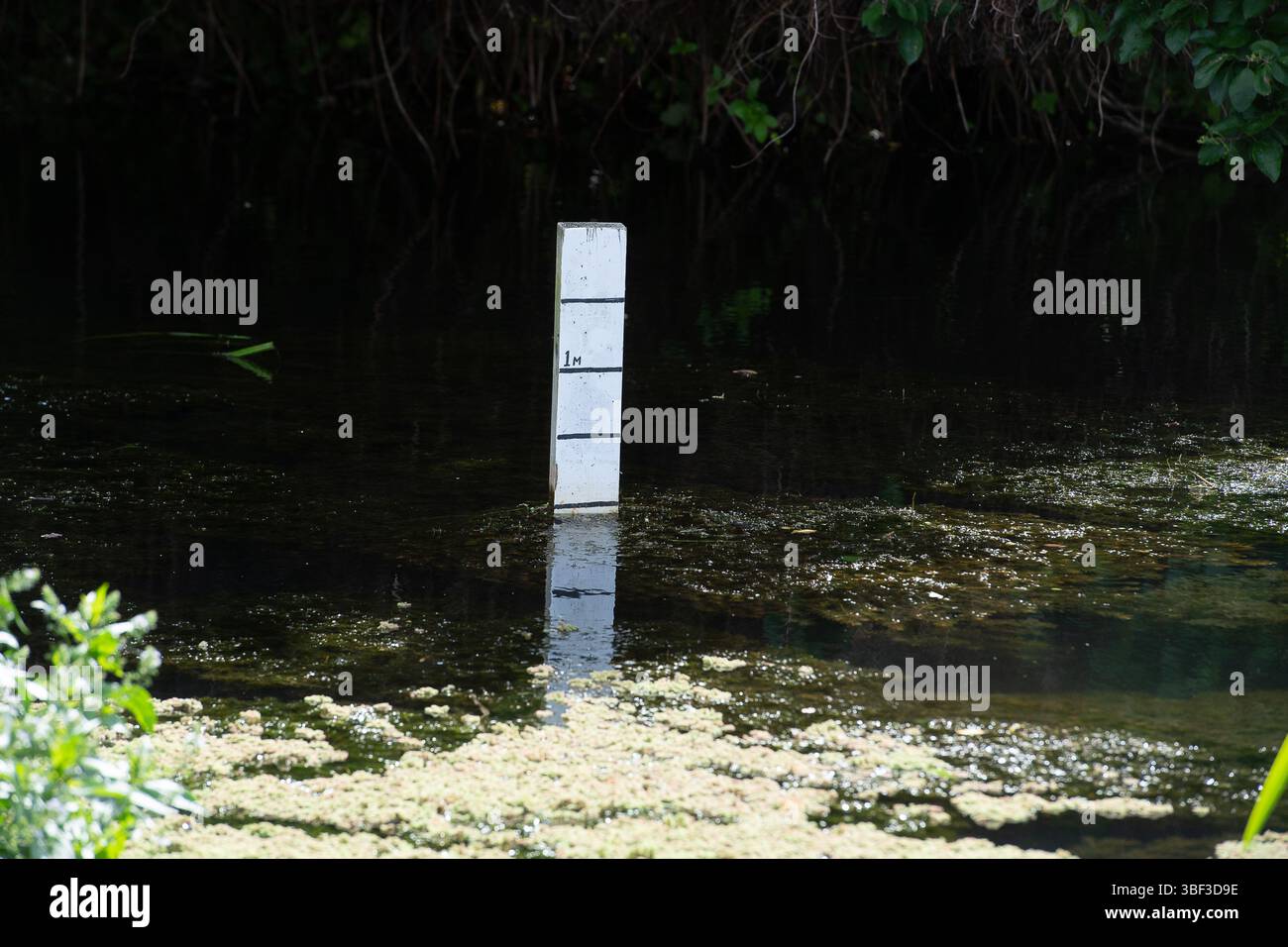 Dorney, UK. 30th May, 2025. A water level monitor shows high levels in ...