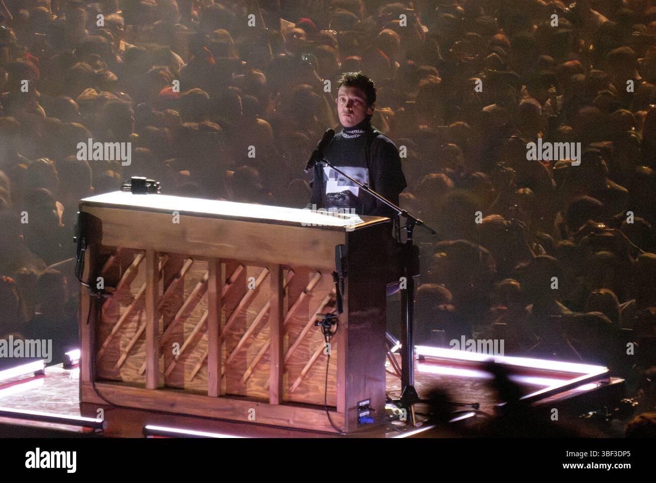 Twenty One Pilots perform on the last night of their sold out The ...