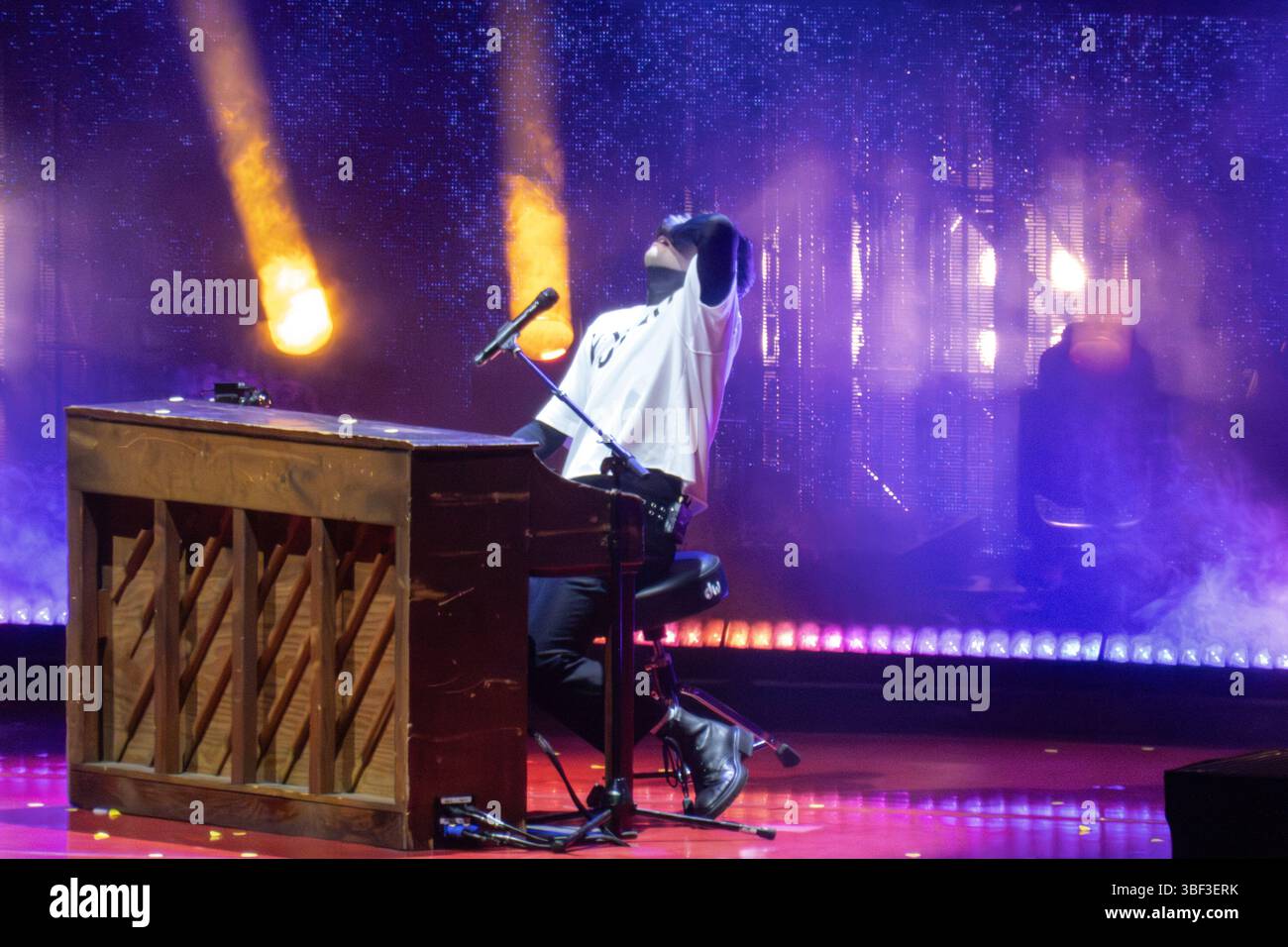 Twenty One Pilots perform on the last night of their sold out The ...