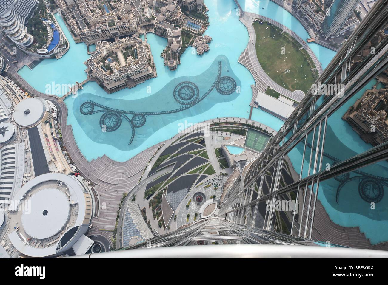 Burj Khalifa, Dubai: aerial view from the top, amazing perspective ...
