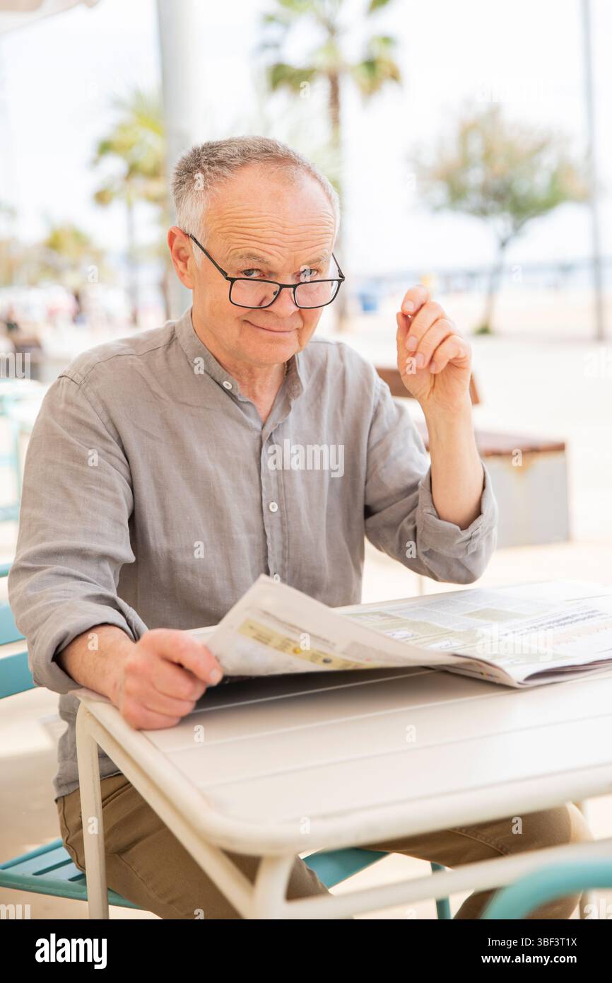 Old senior gentleman in glasses hi-res stock photography and images - Alamy