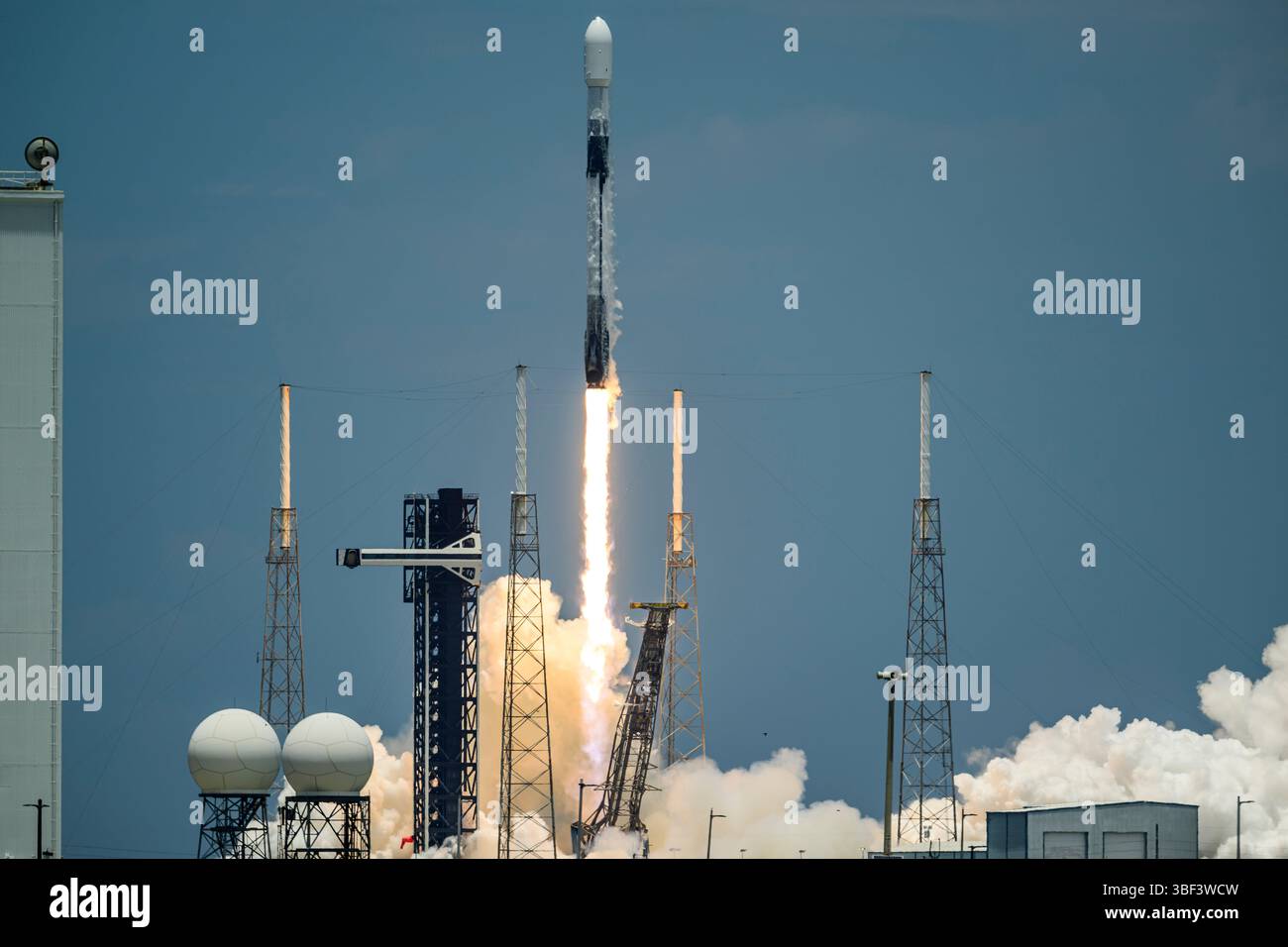 Cape Canaveral, Florida, USA. 30th May, 2025. A SpaceX Falcon 9 rocket ...