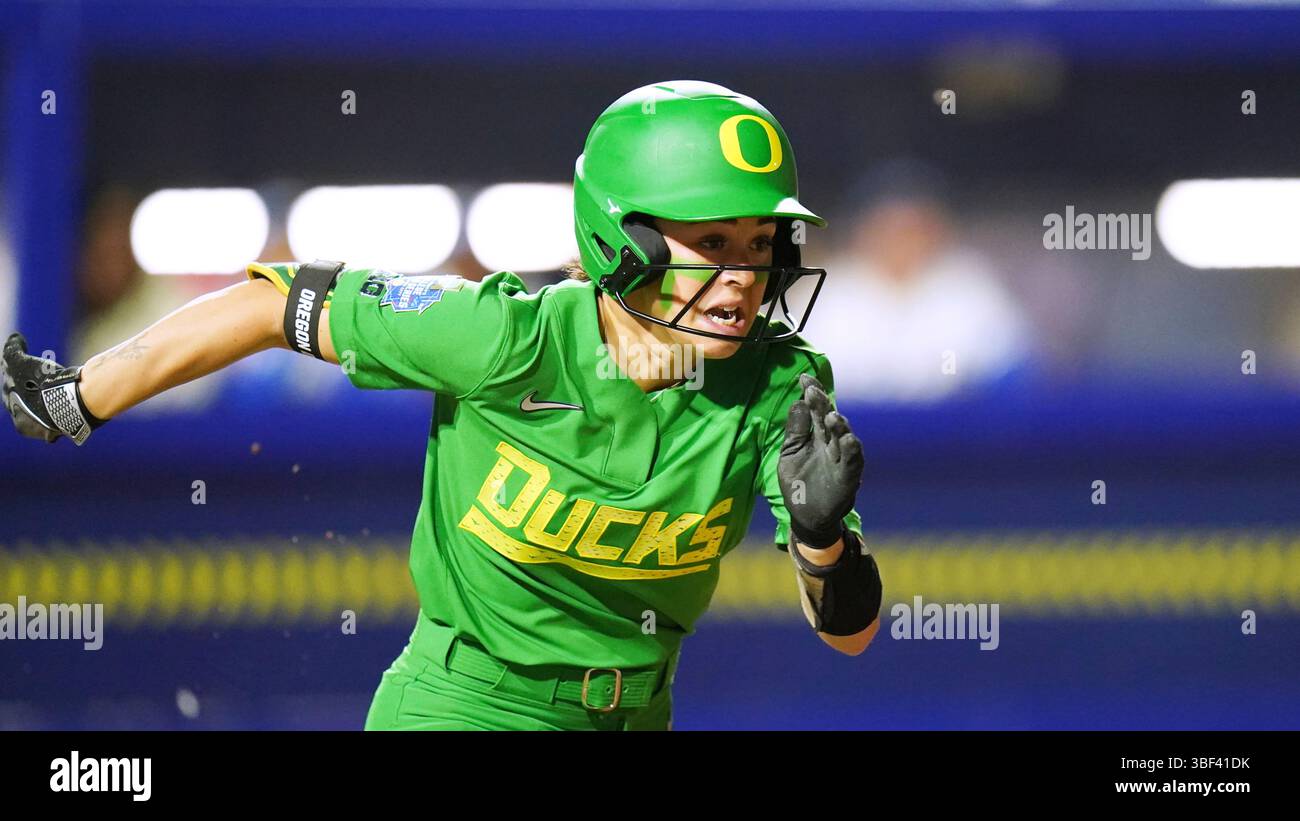 Oregon infielder Kaylynn Jones (3) during an NCAA softball Women's ...