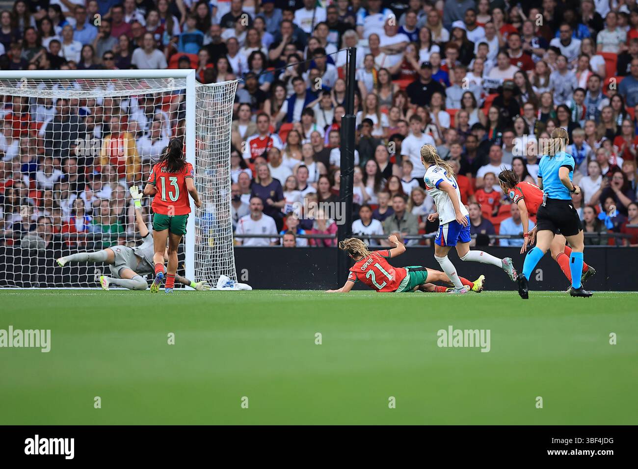 London, UK. 30th May 2025. England v Portugal - UEFA Women’s Nations ...