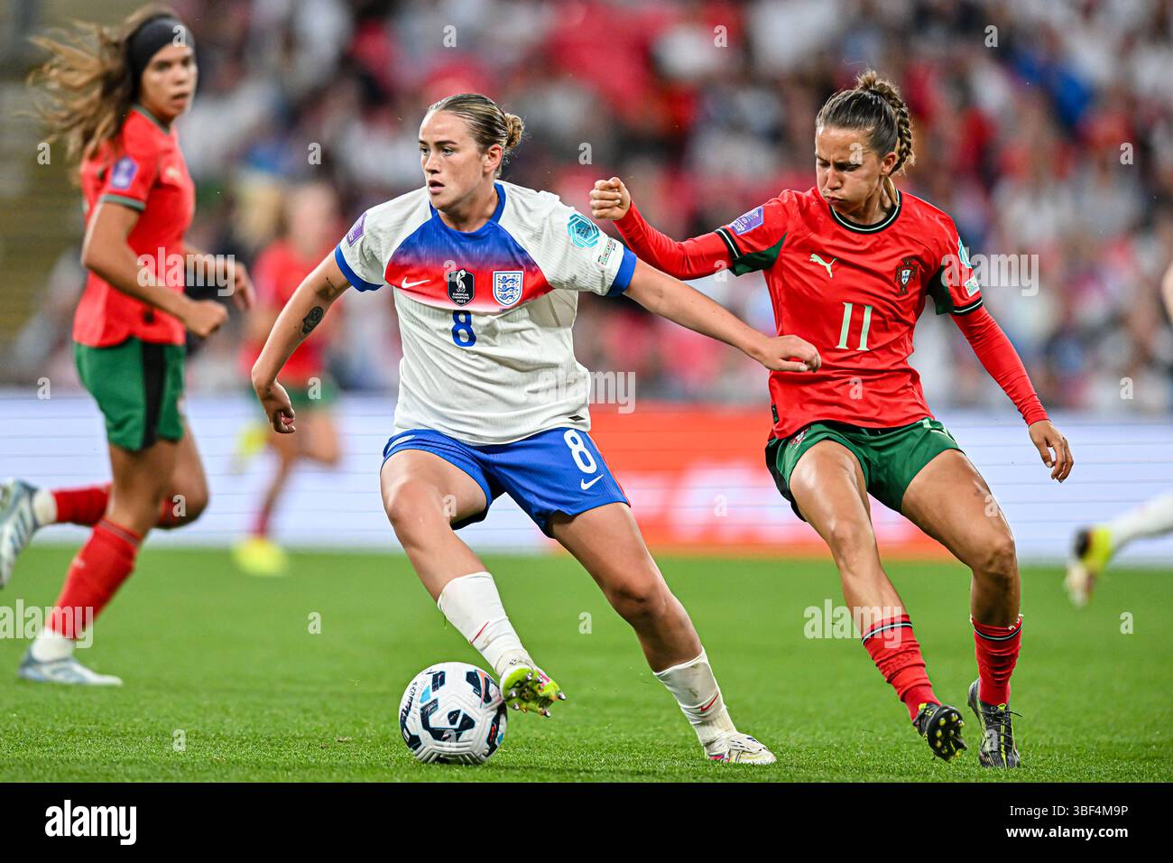 Grace Clinton (8 England) controls the ball during the UEFA Women's ...