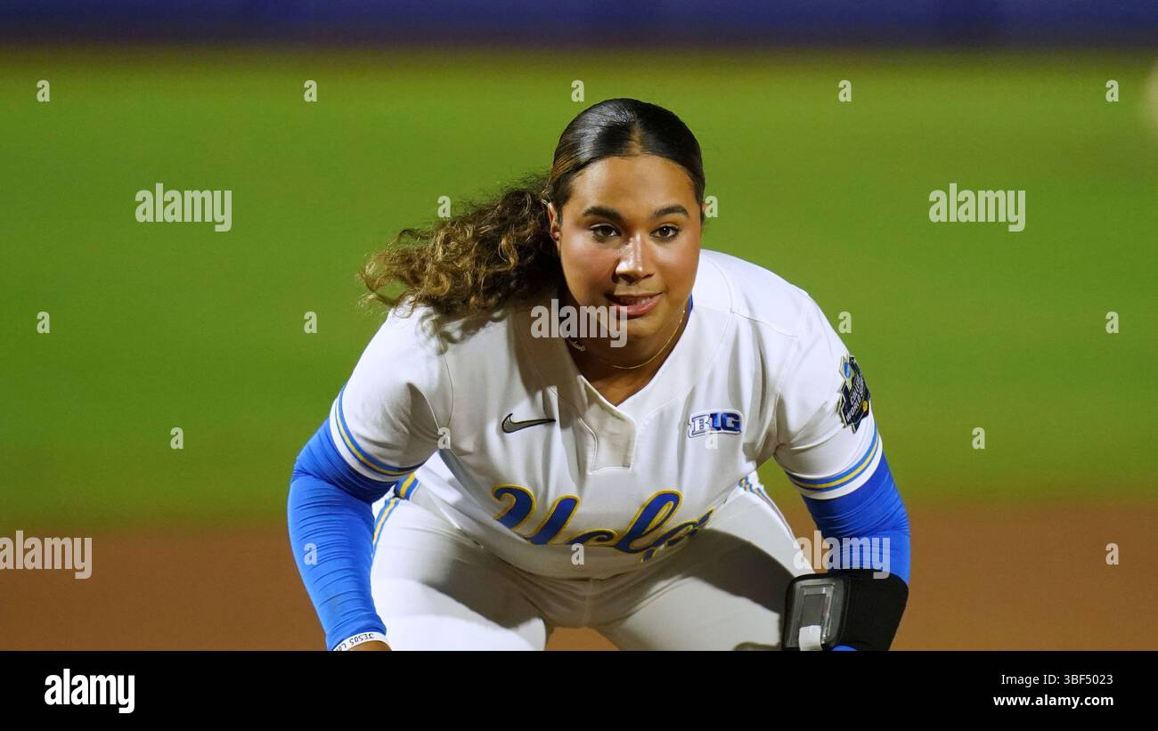 UCLA infielder Jordan Woolery (15) during an NCAA softball Women's ...