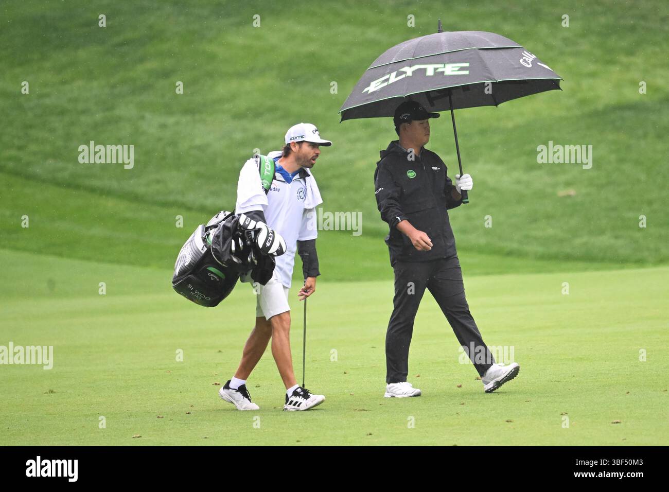 Dublin, Ohio, USA. 30th May, 2025. Si Woo Kim with his caddie Brian ...