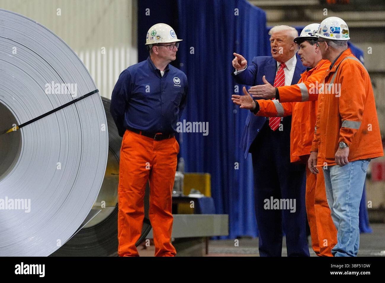 President Donald Trump talks to workers as he tours U.S. Steel ...