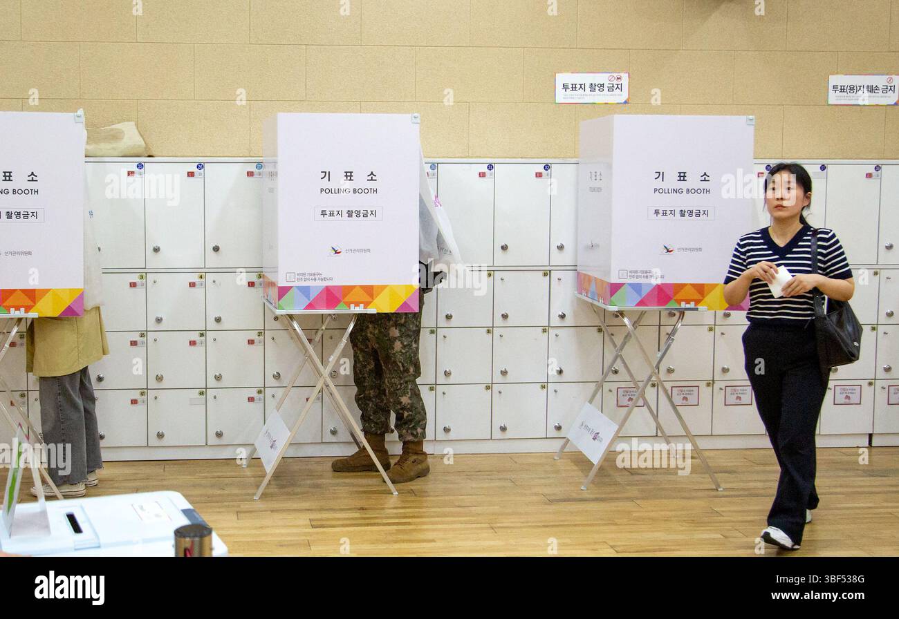 Final early vote turnout hi-res stock photography and images - Alamy