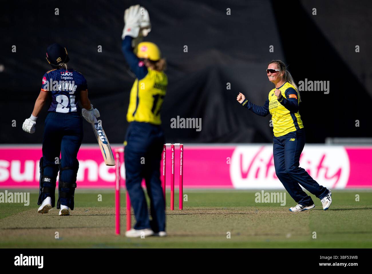 Southampton, UK, 30 May 2025. Bex Tyson of Hampshire Hawks celebrates ...