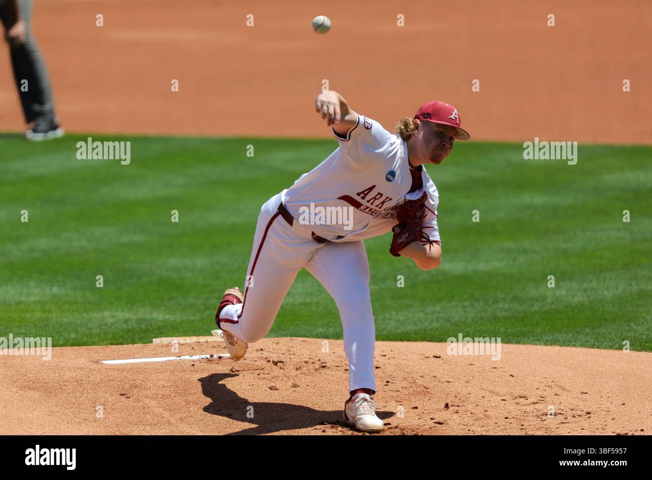 May 30, 2025: Razorback pitcher Aiden Jimenez (16) delivers a pitch ...
