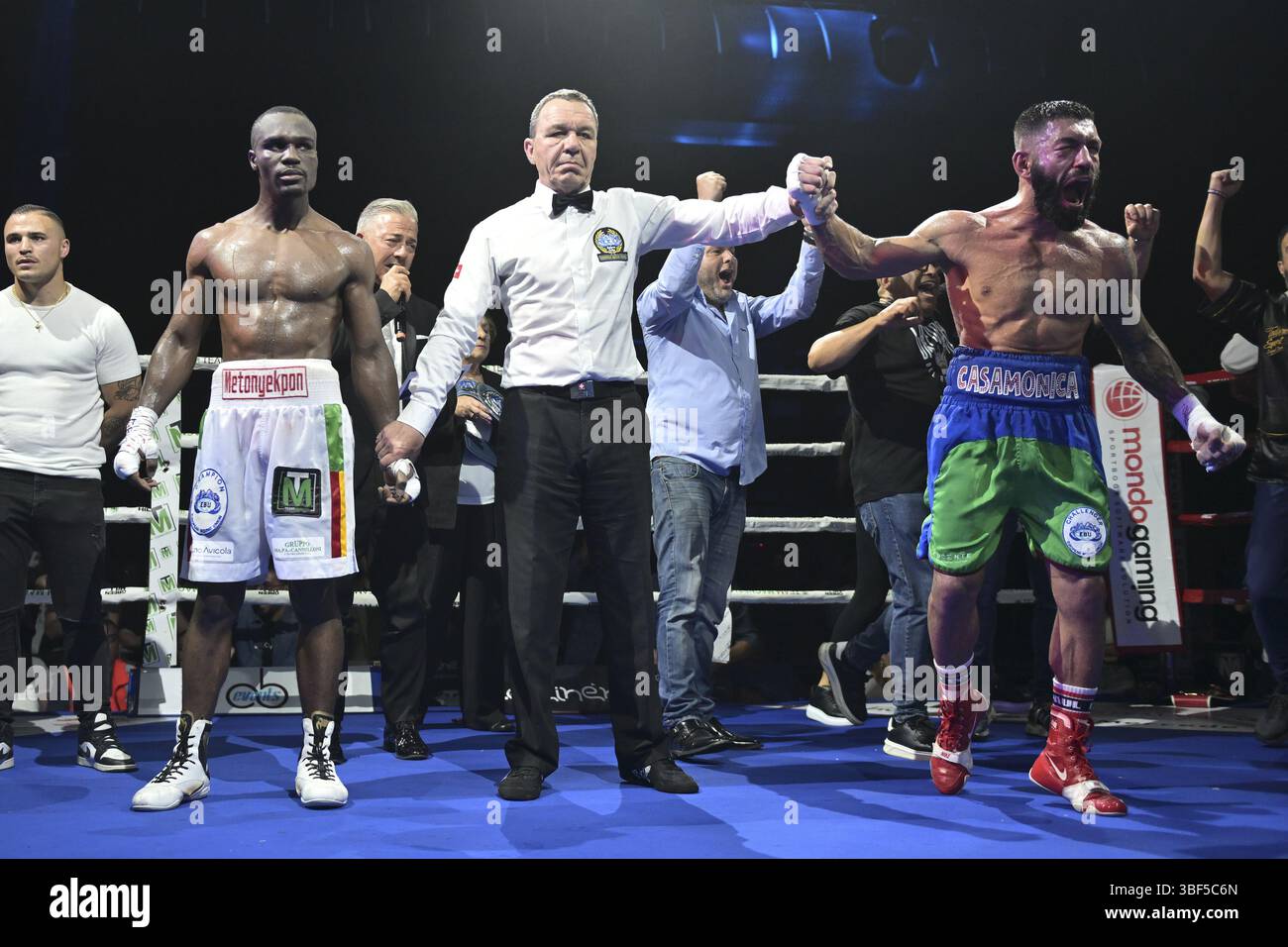 Rome, Italy. 31st May, 2025. The verdict of the boxing match between ...