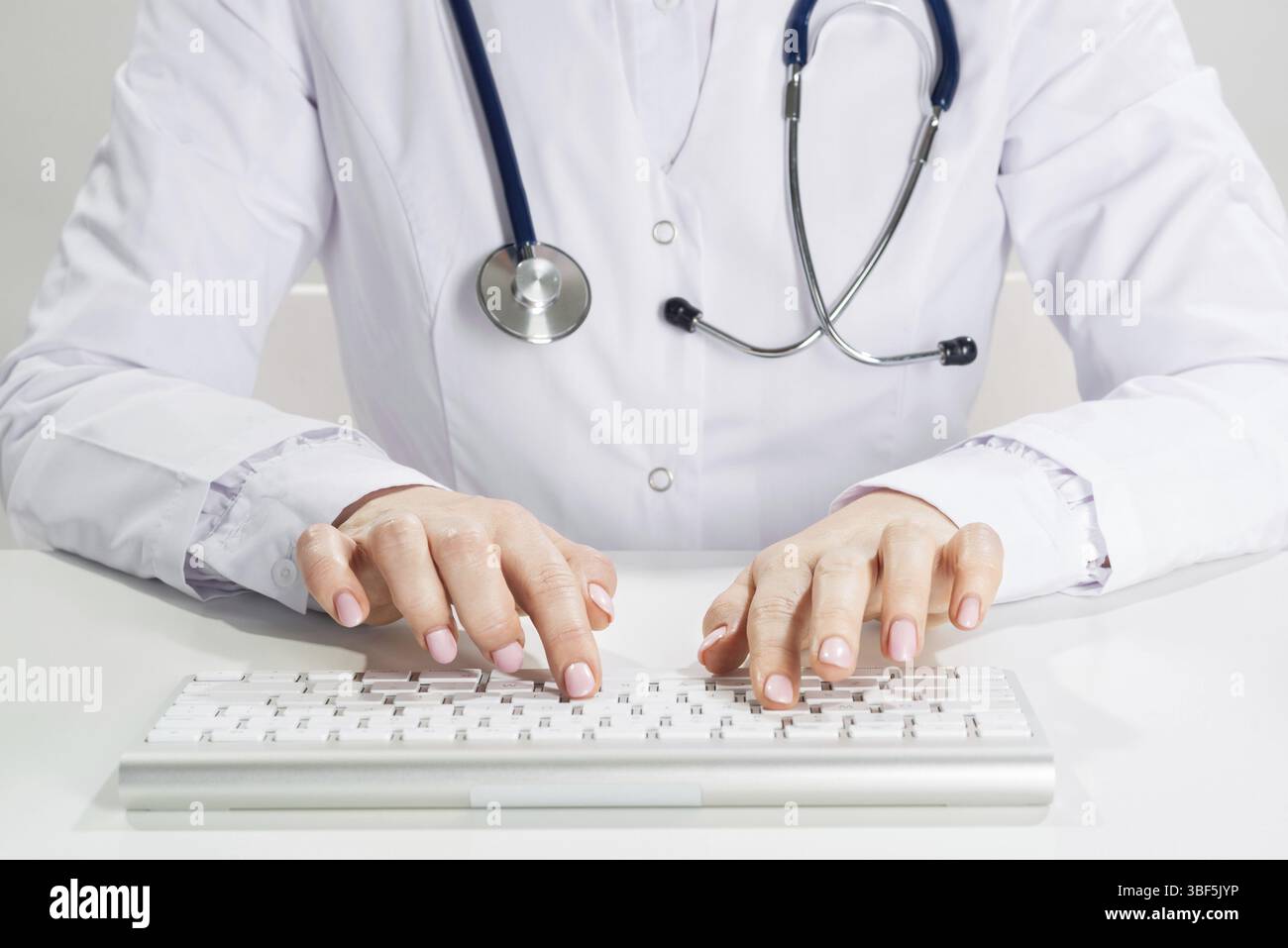 Online doctor medicinal help hi-res stock photography and images - Alamy