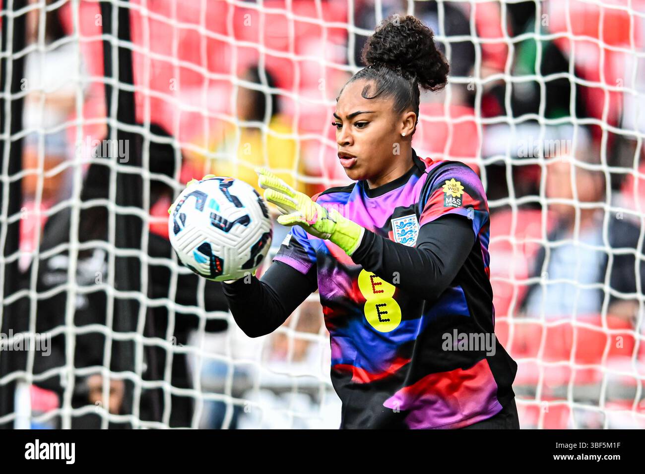 Goalkeeper Khiara Keating (13 England warms up during the UEFA Women's ...