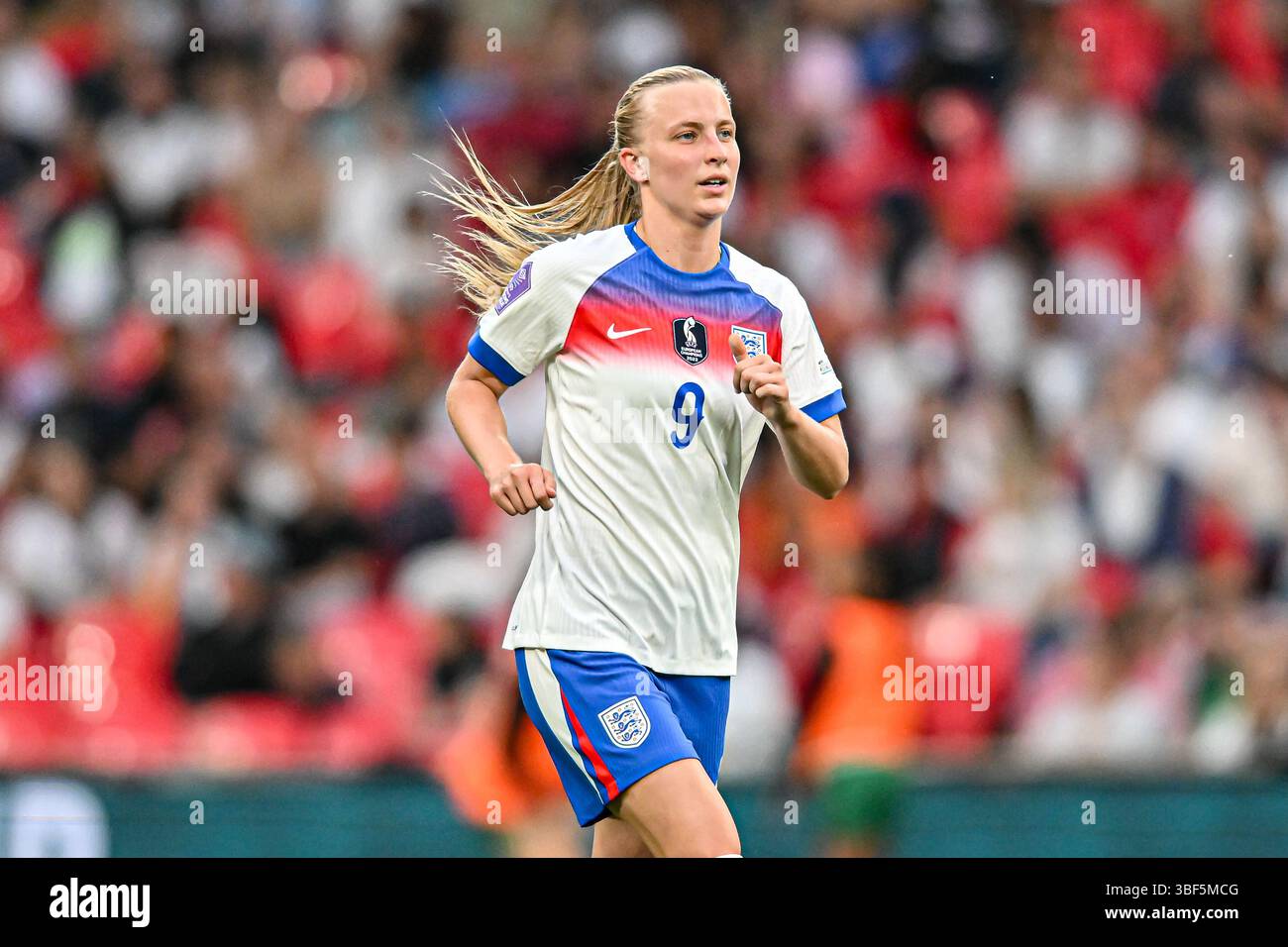 Agnes Beever Jones (9 England) in action during the UEFA Women's ...