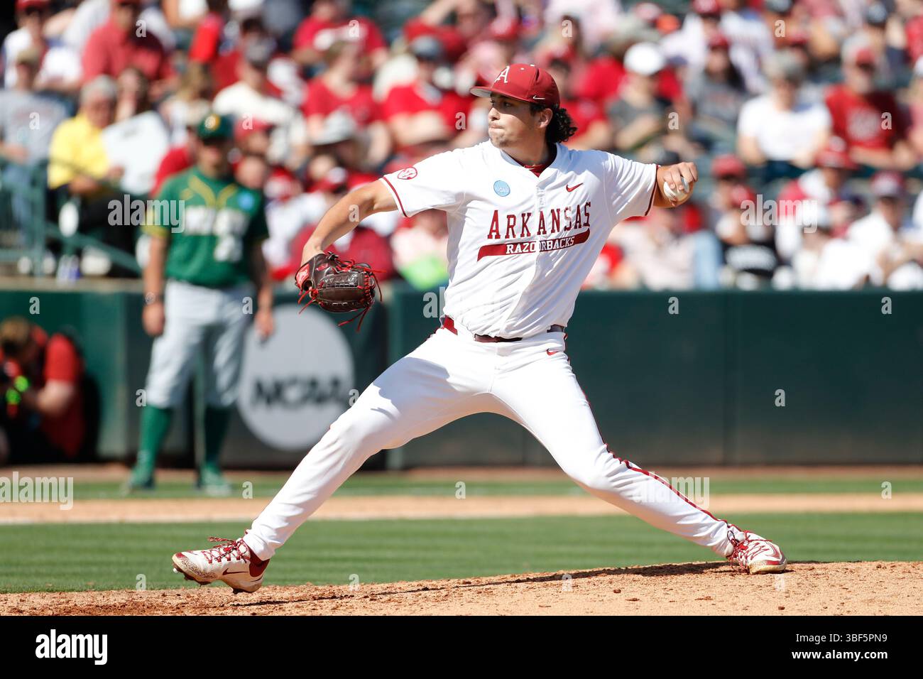 FAYETTEVILLE, AR - MAY 30: Arkansas Razorbacks pitcher Landon ...