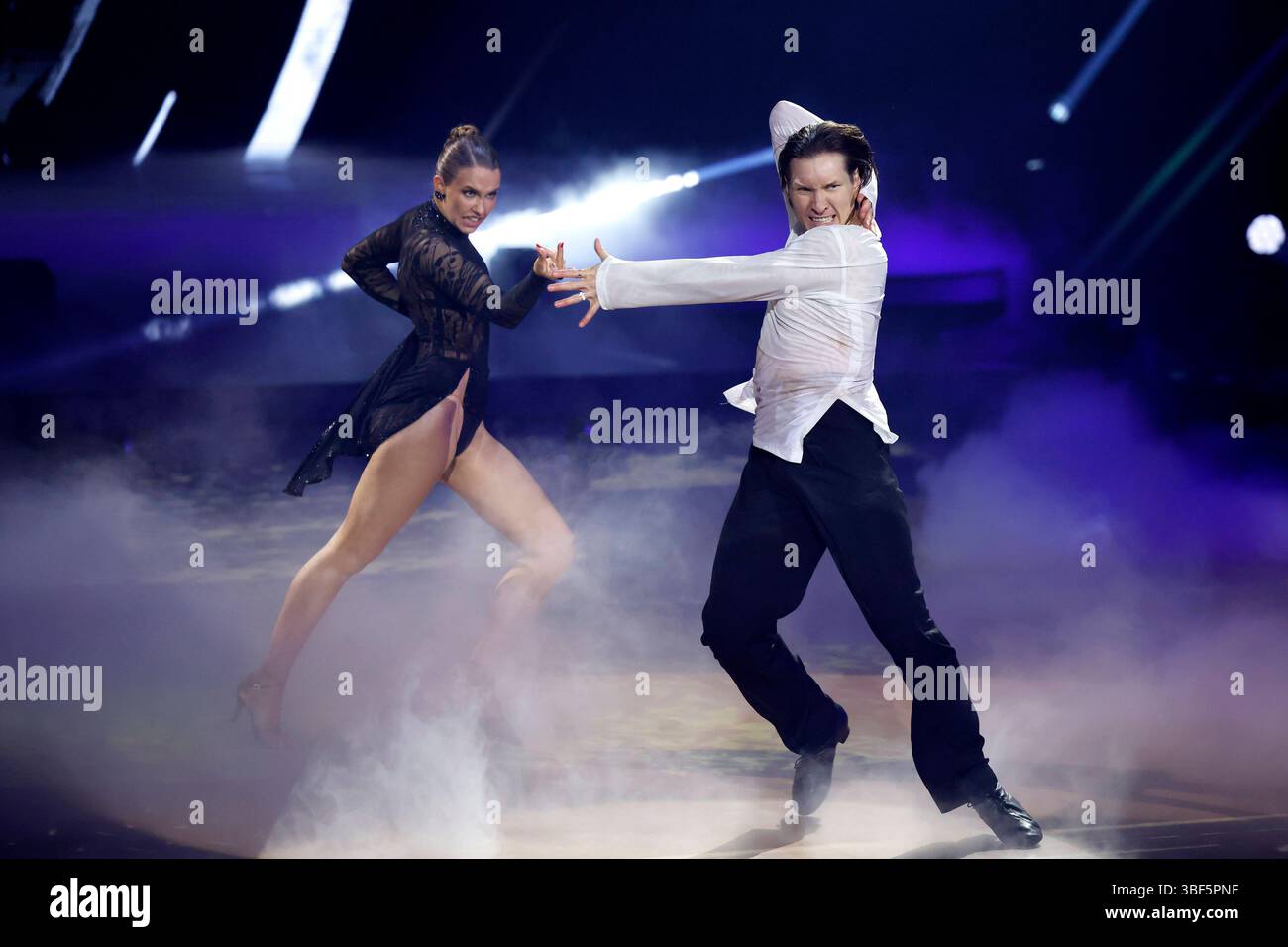 Profitänzerin Mariia Maksina und Evgeny Vinokurov bei der Lets Dance ...