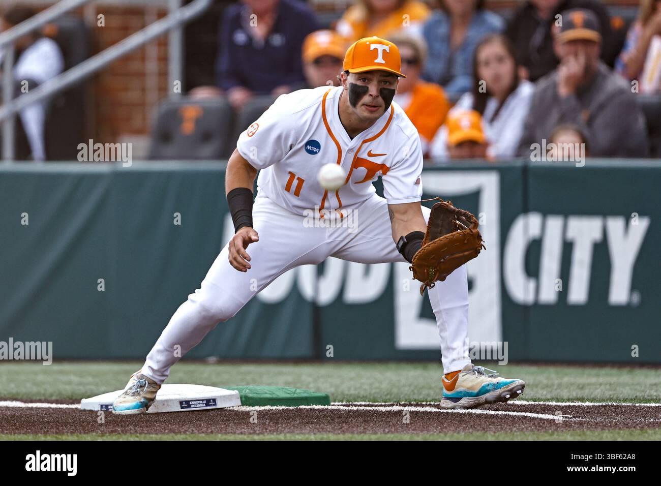 Tennessee infielder Andrew Fischer (11) watches as throw comes to him ...