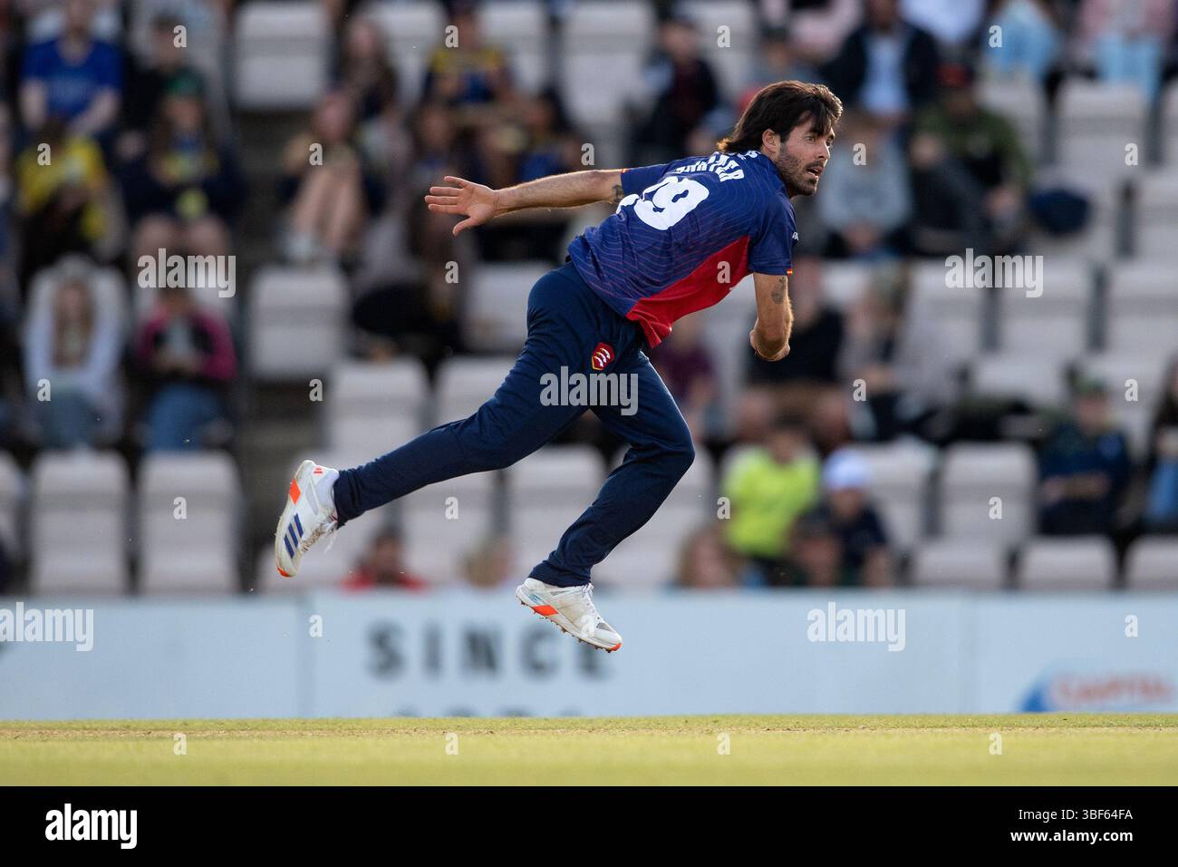 Southampton, UK, 30 May 2025. Shane Snater of Essex bowling during the ...