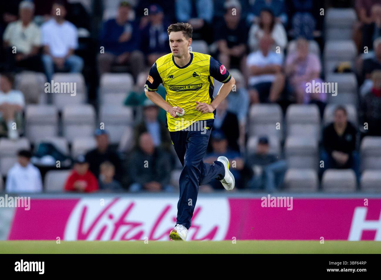 Southampton, UK, 30 May 2025. Scott Currie of Hampshire Hawks running ...