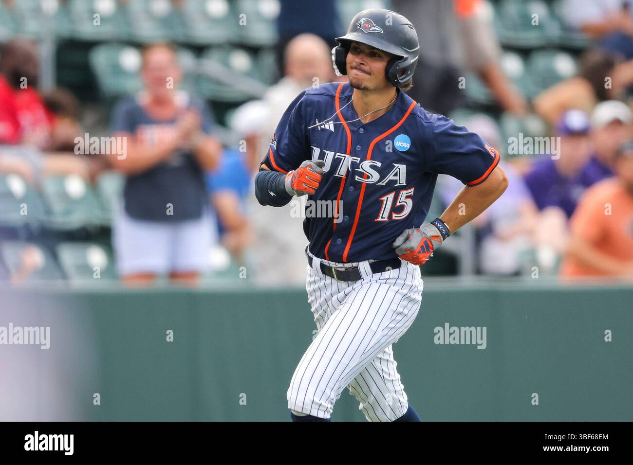 UTSA third baseman Norris McClure (15) looks to score against Kansas St ...