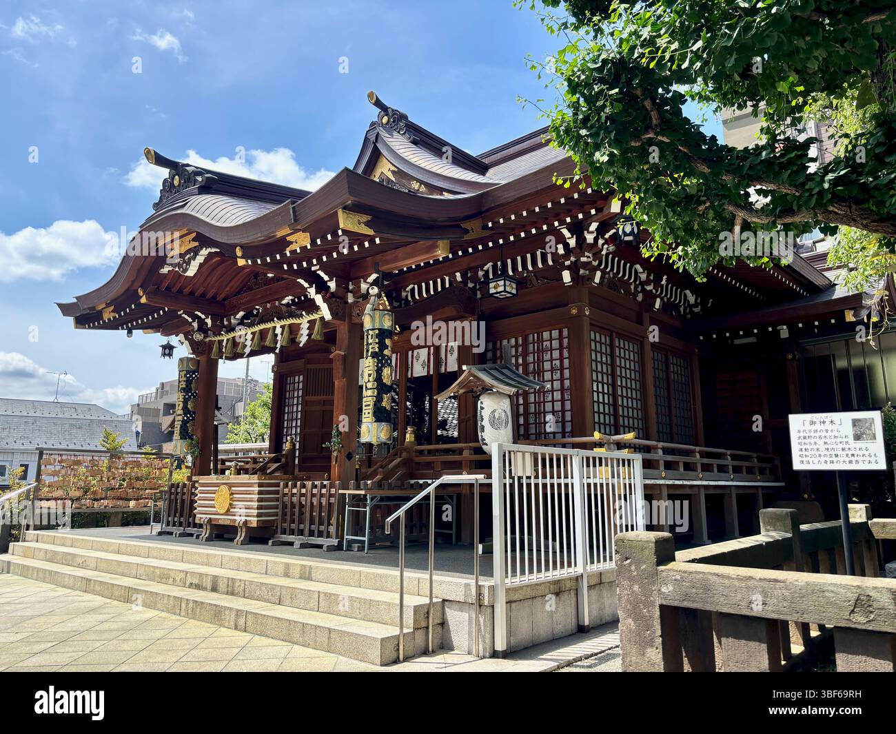 The Otori-jinja Shrine in the Meguro district of Tokyo. This shrine was ...
