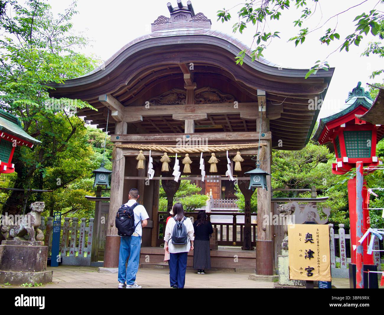 People paying their respect at Enoshima Shrine in Japan Stock Photo - Alamy