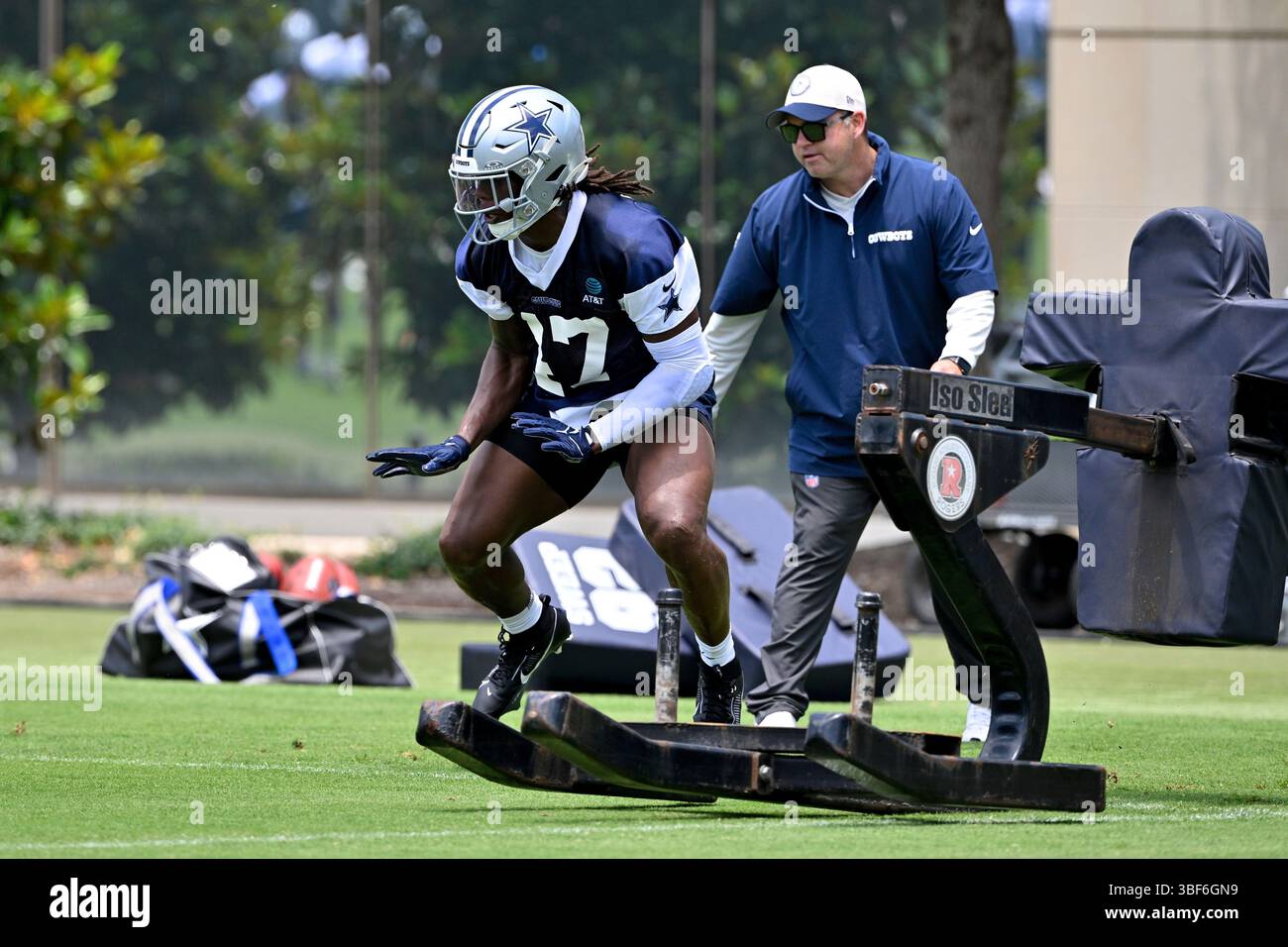 Dallas Cowboys linebacker Darius Harris, left, participates in drills ...