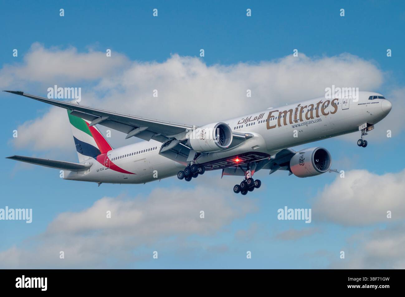 Airbus boeing 777 300 er hi-res stock photography and images - Alamy