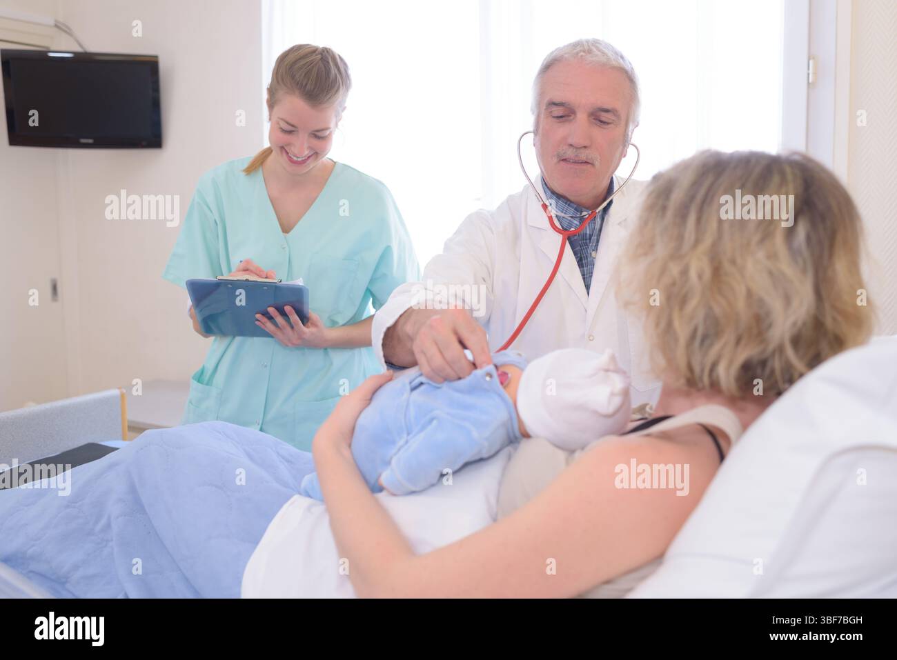 Woman kissing sleeping newborn baby hi-res stock photography and images - Alamy