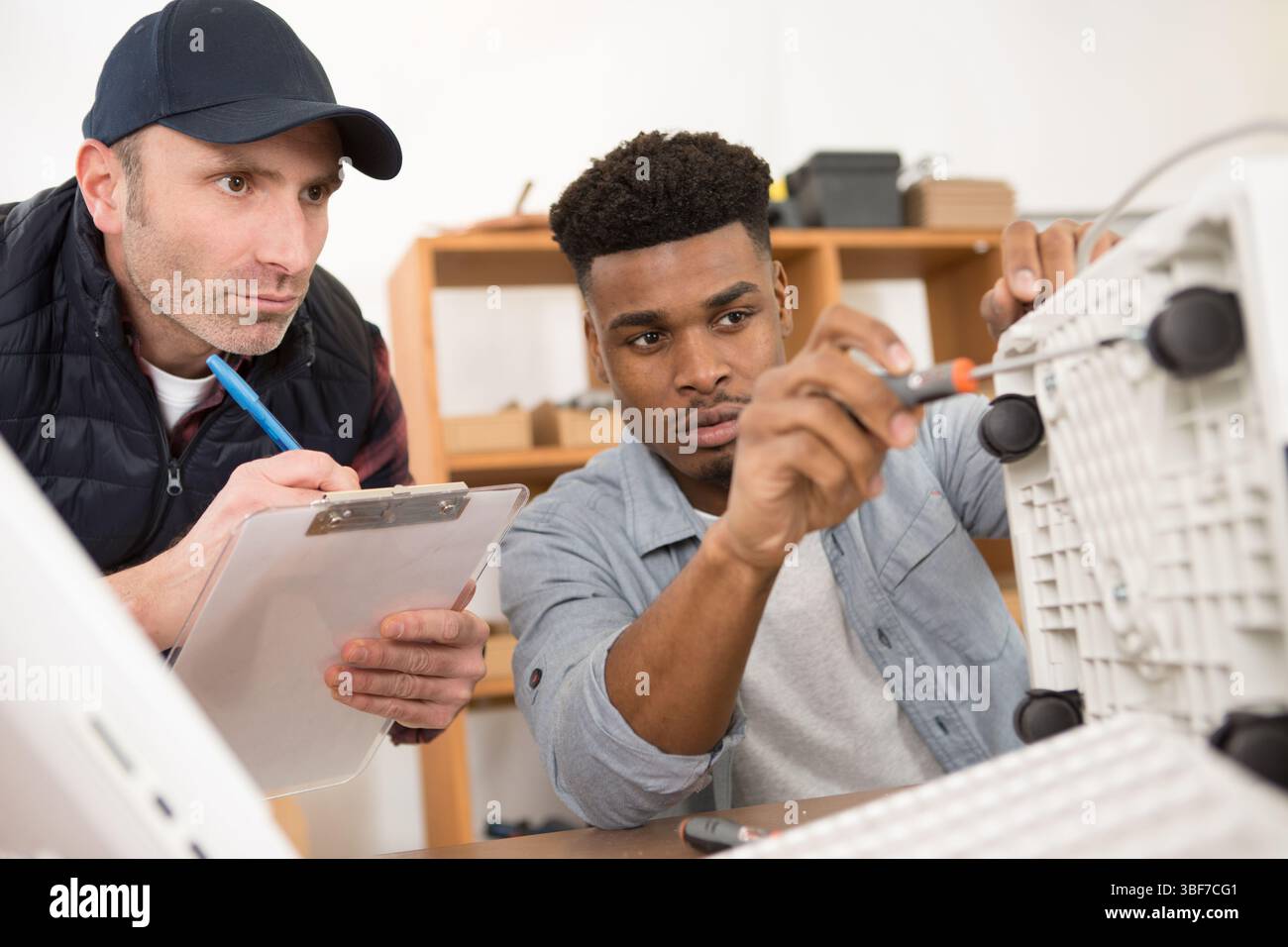 Men fixing hi-res stock photography and images - Alamy