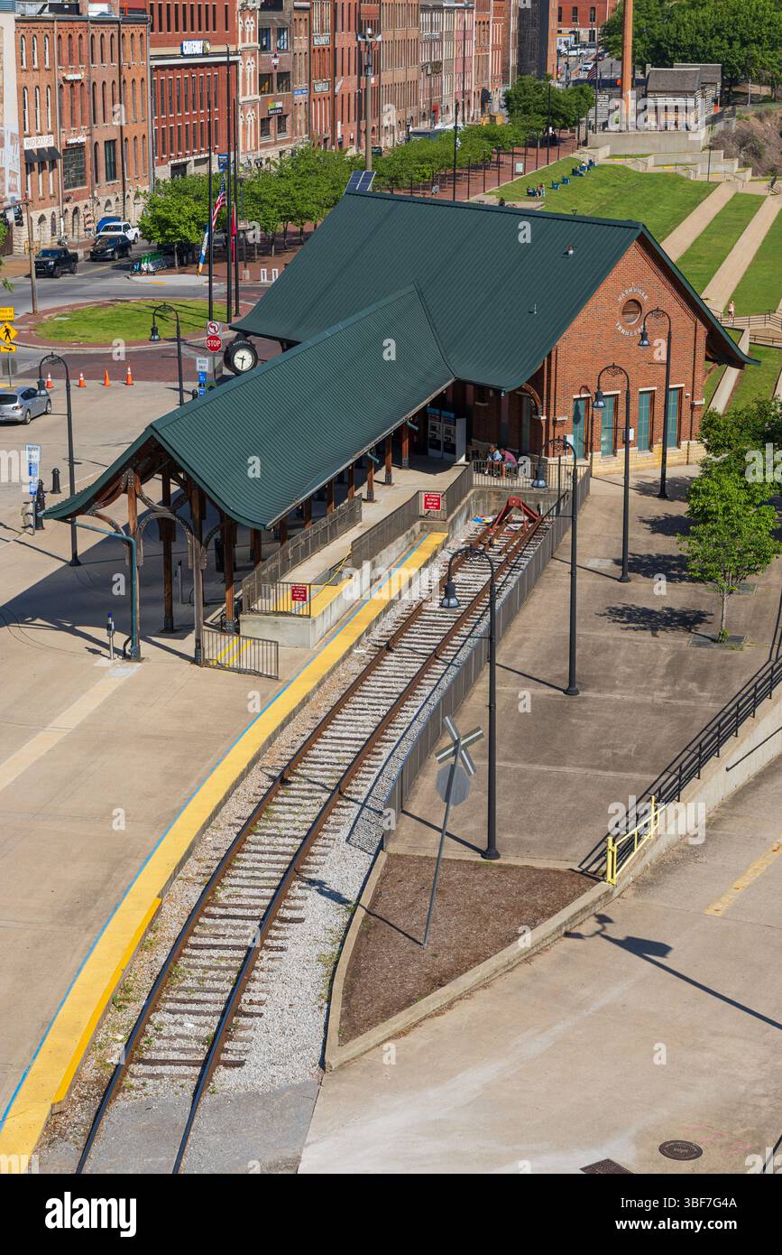 Nashville riverfront commuter train hi-res stock photography and images ...