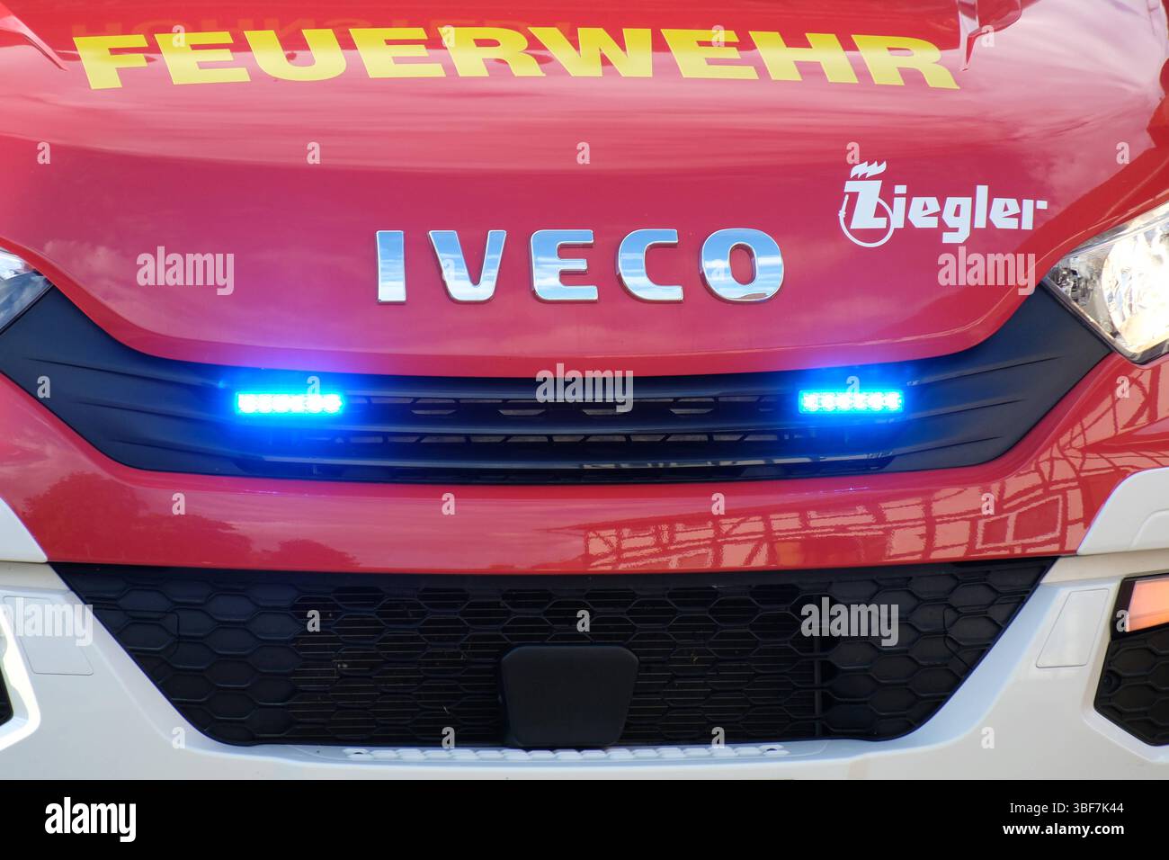 Feuerwehr-Blaulicht Feuerwehr in verschiedenen Bildern und Aktionen in ...