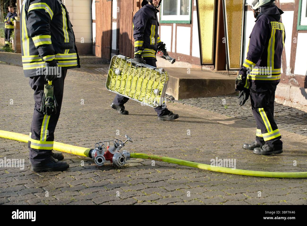 Feuerwehr-Blaulicht Feuerwehr in verschiedenen Bildern und Aktionen in ...