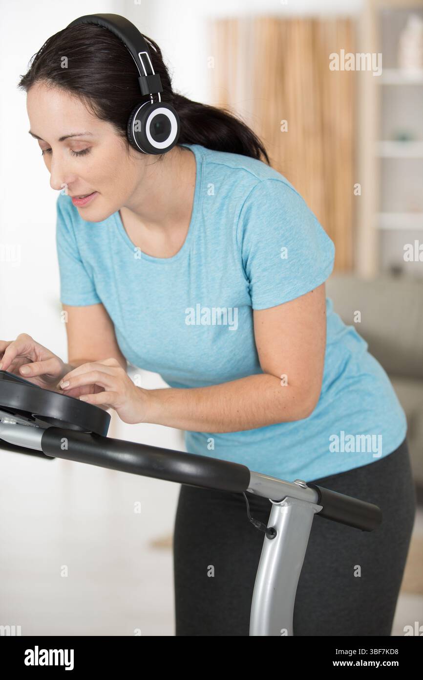 woman exercising on step machine Stock Photo - Alamy