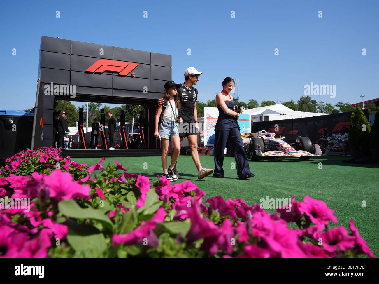 Mercedes' Andrea Kimi Antonelli with his sister Maggie and Eliska ...