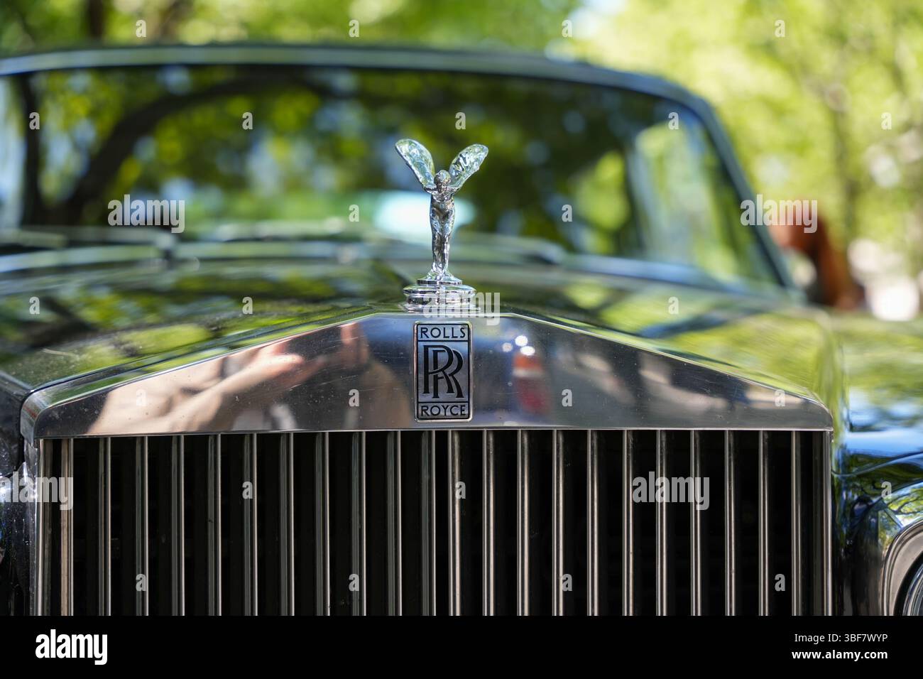RollsRoyce emblem hood ornament, front view. The iconic Spirit of ...