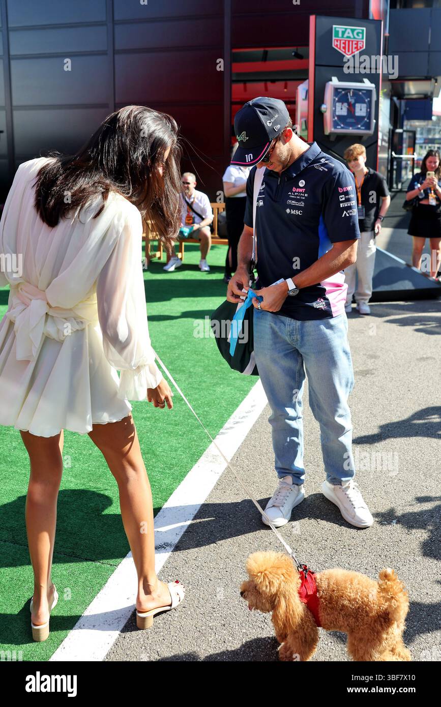 Pierre Gasly (FRA) Alpine F1 Team with his girlfriend Kika Cerqueira ...