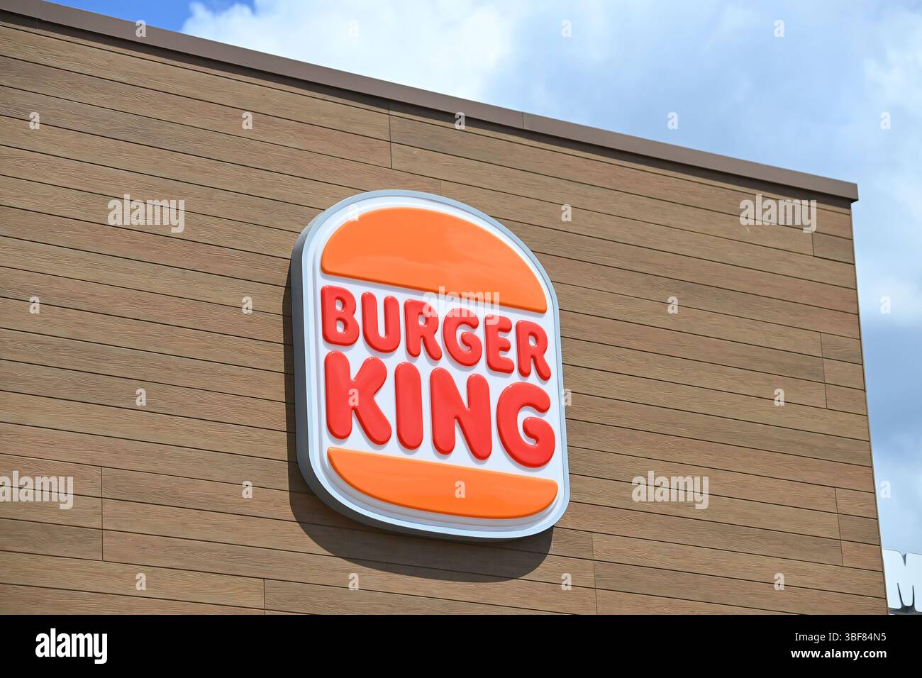 BURGER KING fast food restaurant, logo, emblem, branch. Fast food chain ...